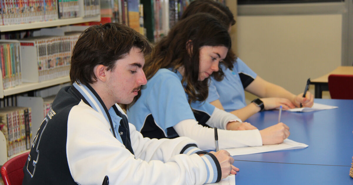 Year 11-12 Pathways | Comet Bay College Year 11-12 Pathways | Comet Bay College